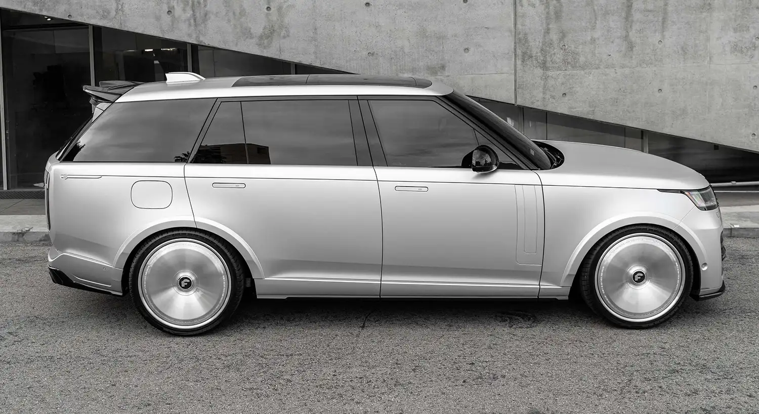 Kim Kardashian's Exclusive $306K Custom Range Rover by Urban Automotive ...