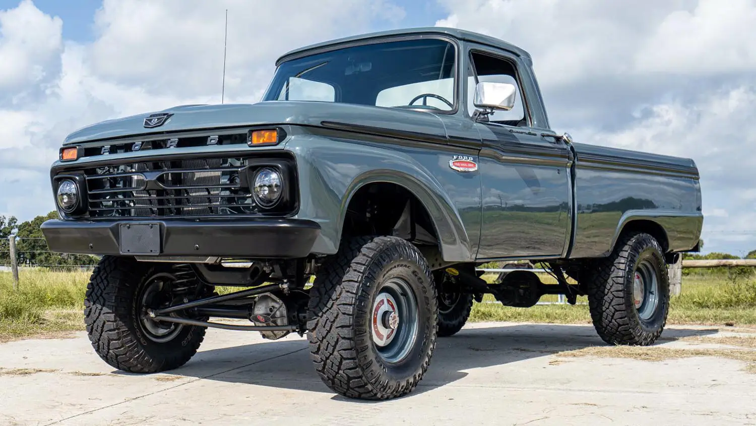 Anvil Gray Power: A Transformed 1966 Ford F-100 4x4 | en.wheelz.me