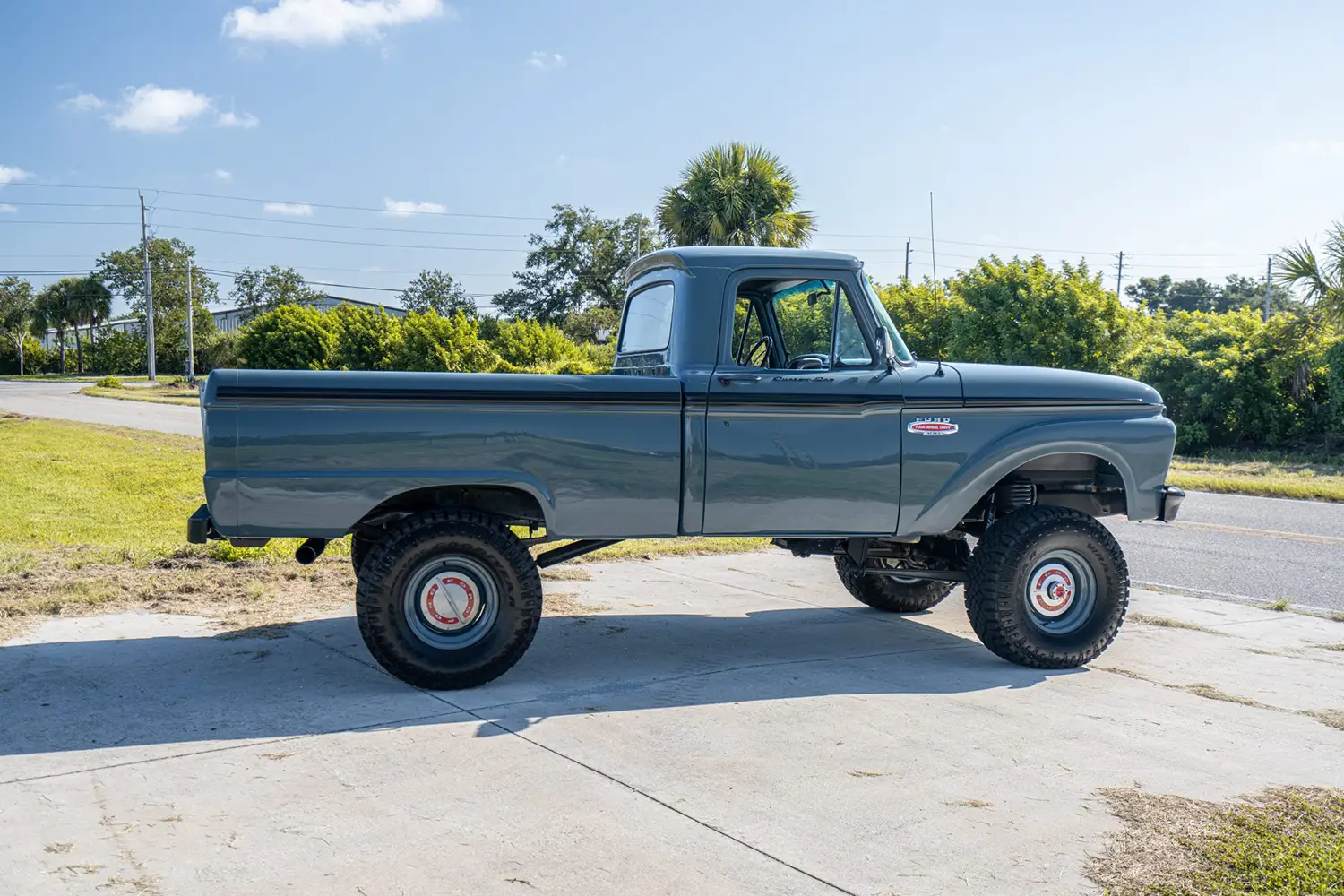 Anvil Gray Power: A Transformed 1966 Ford F-100 4x4 | en.wheelz.me