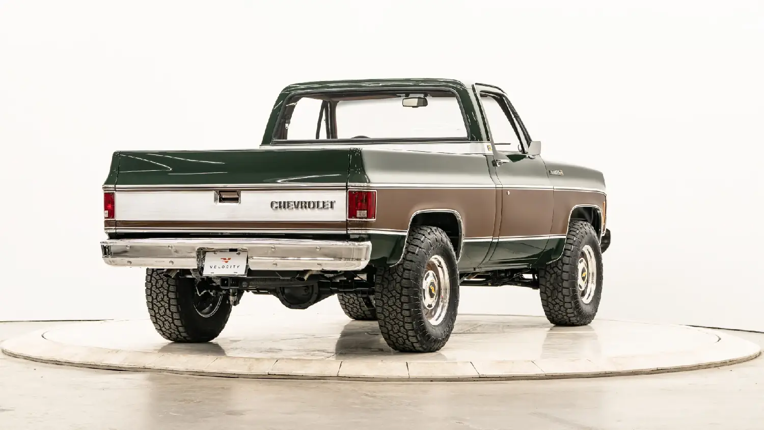 The Ultimate Builder: Velocity 1977 Chevy K10 Square Body | en.wheelz.me