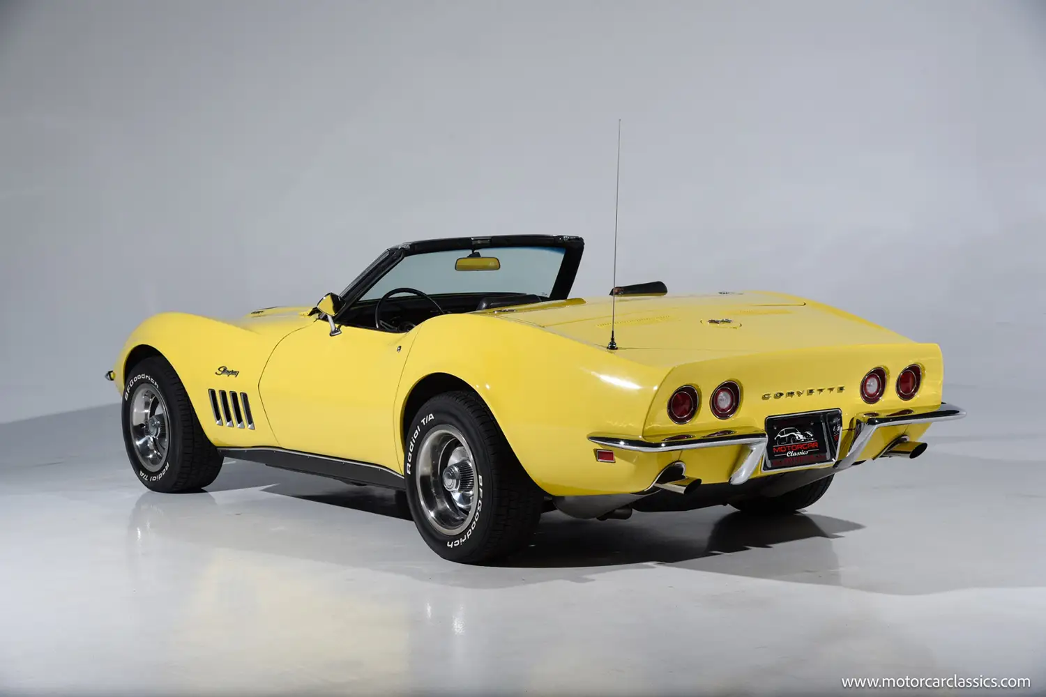 Golden Hour Power: The 1969 Chevrolet Corvette Convertible | en.wheelz.me