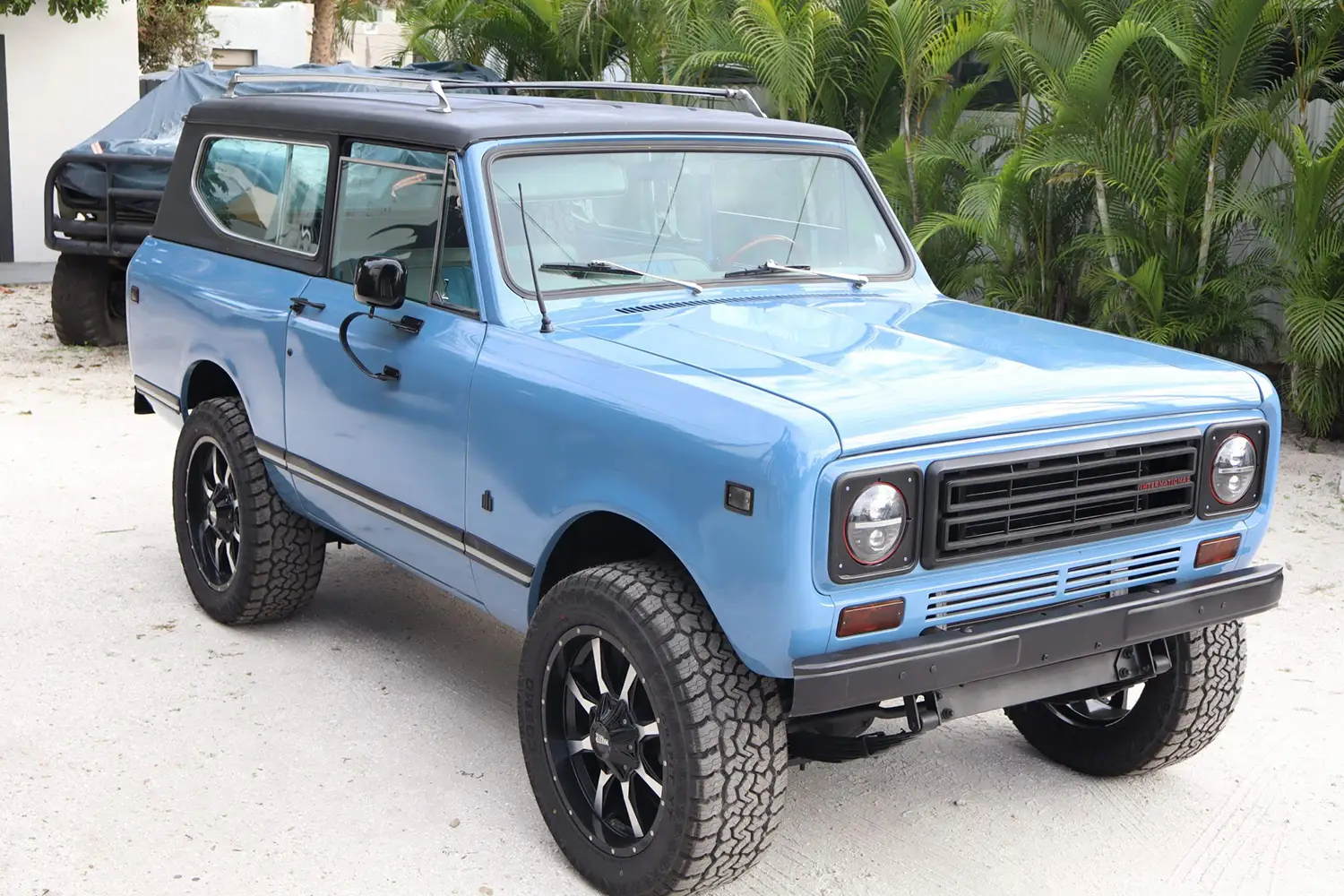 Blue Horizon: The Revived 1977 International Harvester Scout II | en ...