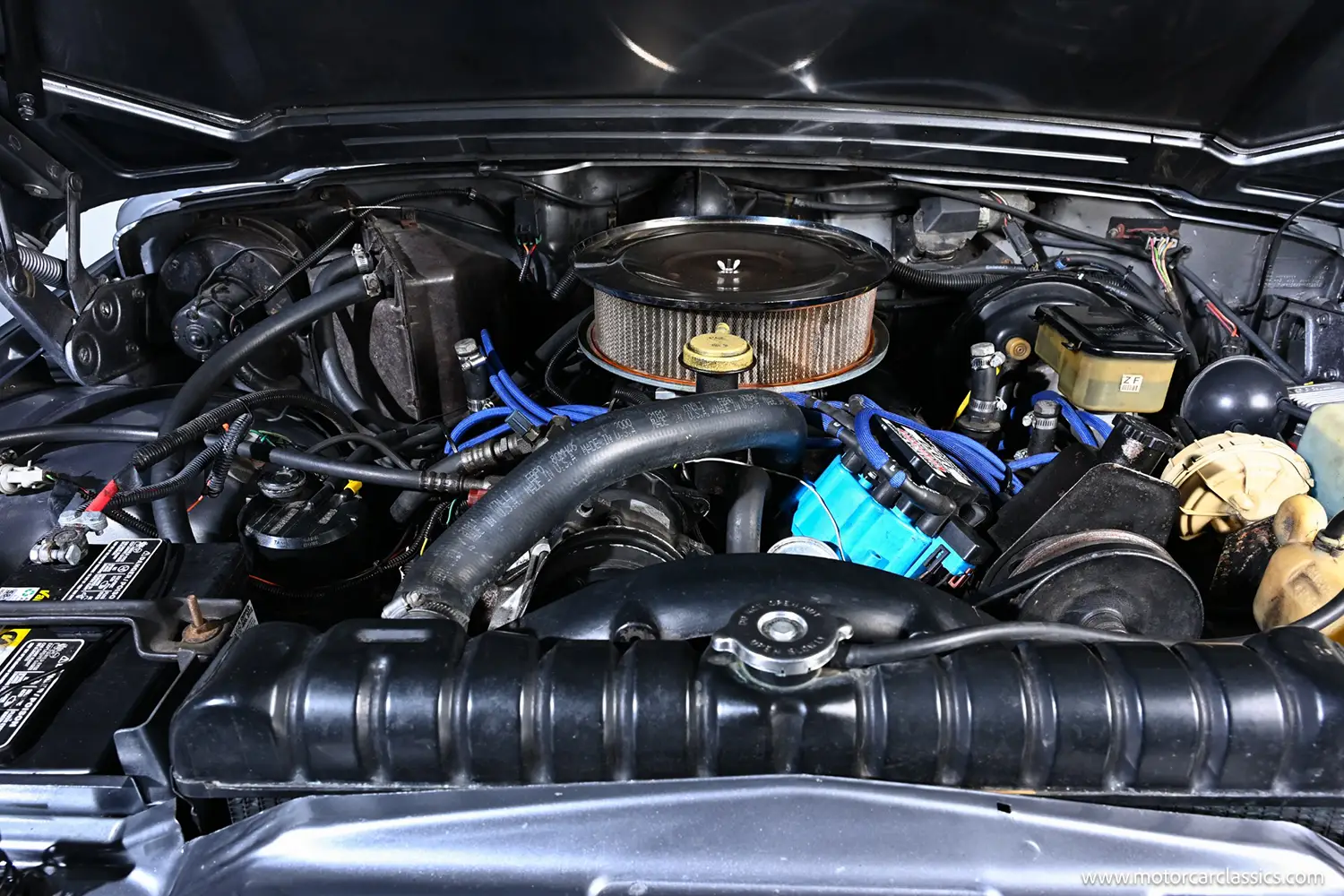 Wood-Trimmed Memories in the 1991 Jeep Grand Wagoneer | en.wheelz.me