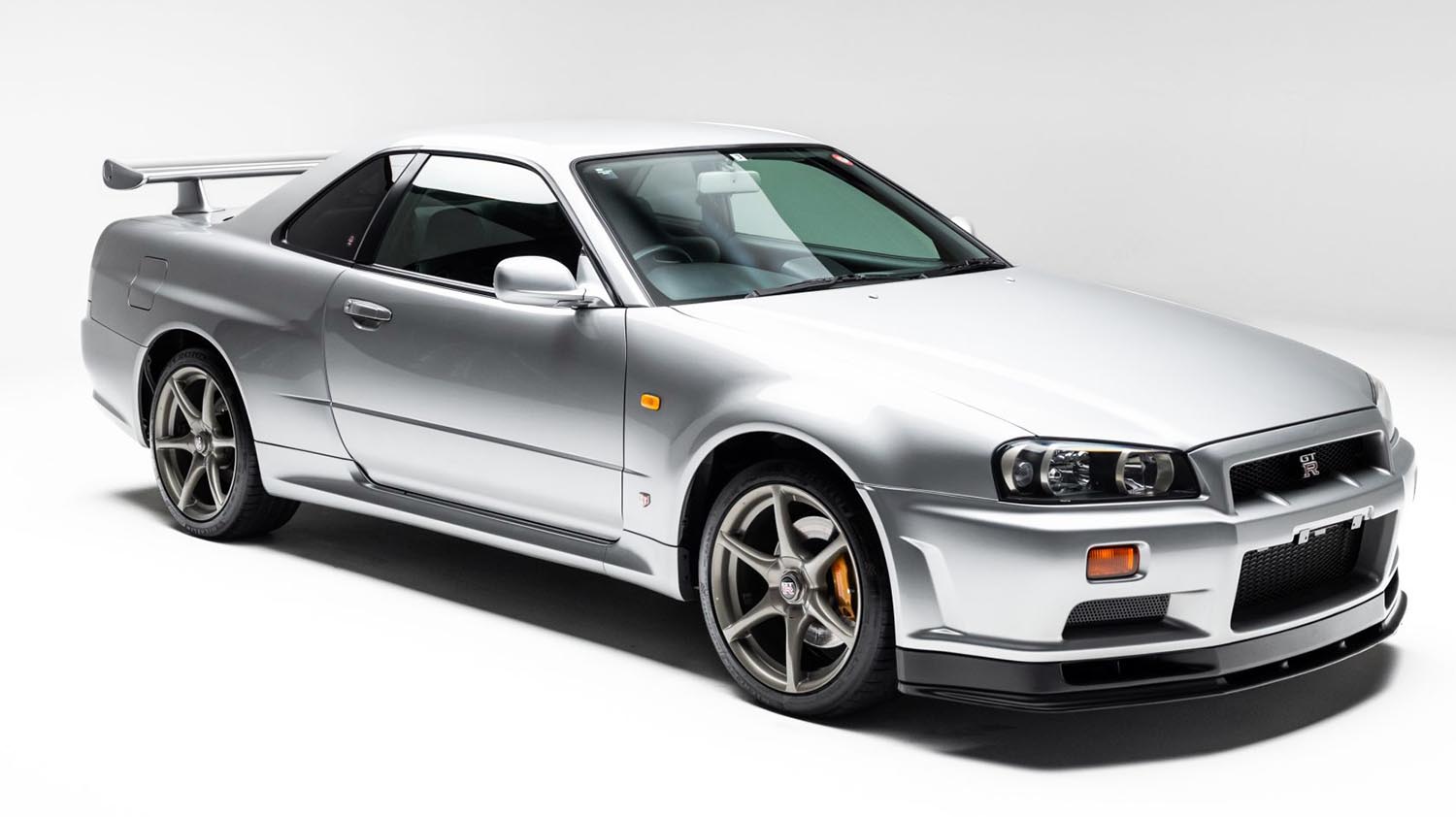 Silver Streak: The Legendary 1999 Nissan Skyline GT-R V-Spec | en.wheelz.me